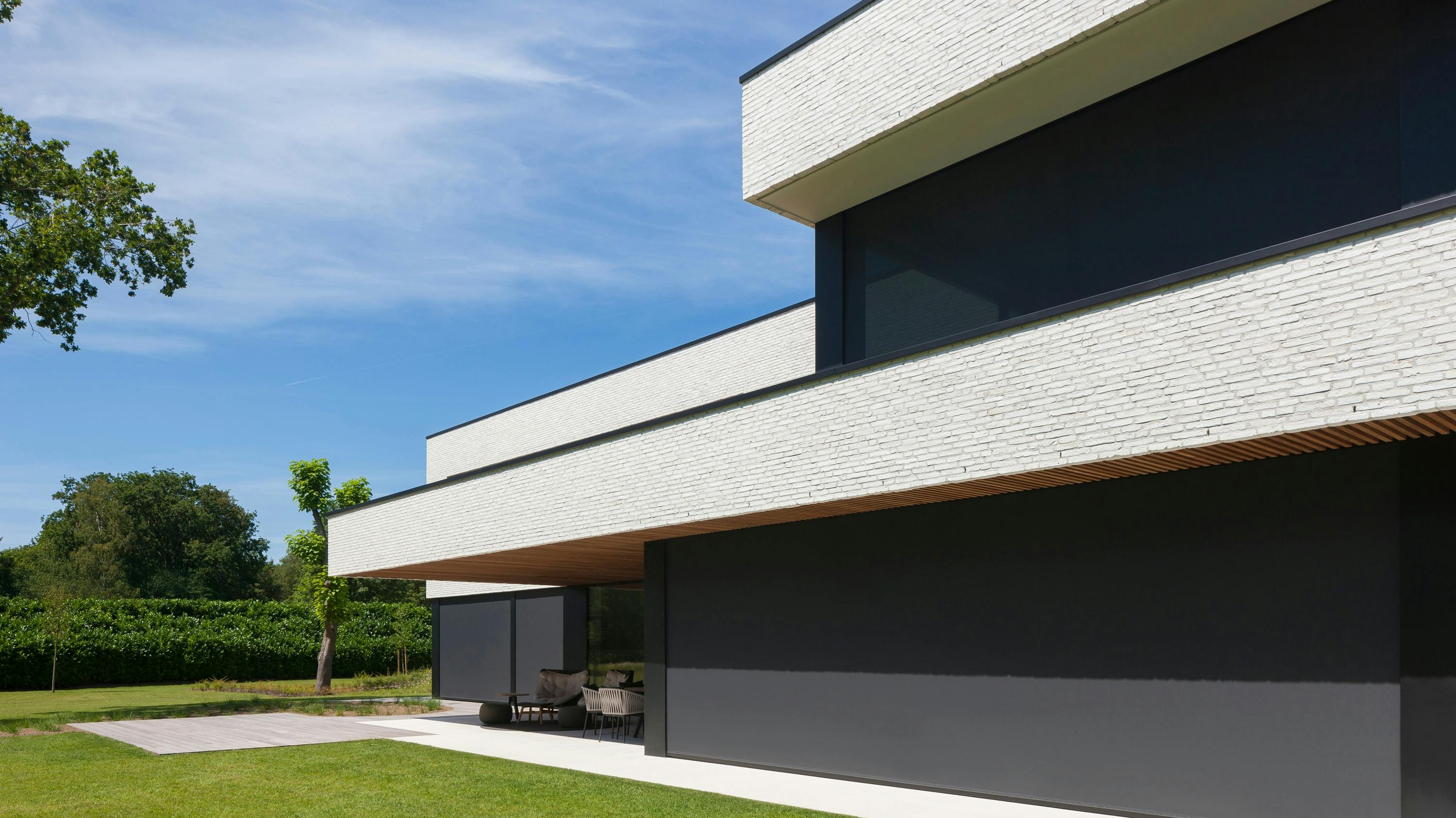 Renson’s ZIPSHADE XL Vertical Screen System Protects Against Sun and ...